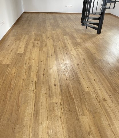 Jaký je rozdíl mezi vinylem a linem? - FórumPodlah.cz